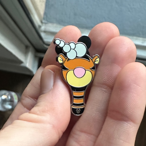 Disney | Other | Authentic Disney 225 Tigger Bubble Wand Pin Wave B ...